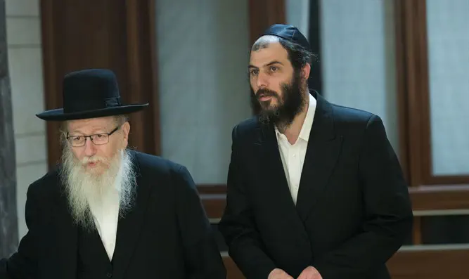 Suspicion: Litzman's aide was bribed to drop warning labels from food ...