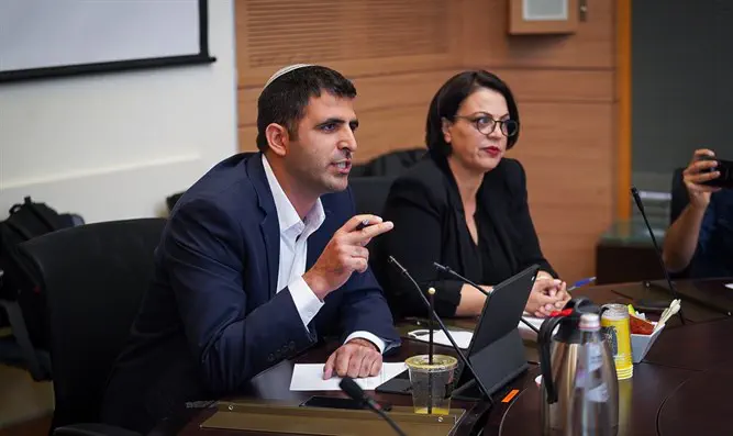 Rightist MKs up in arms as Knesset paves way for unity government vote ...