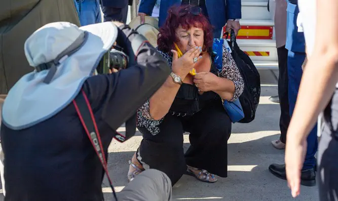 Aliyah season begins with 160 Olim from France | Israel National News