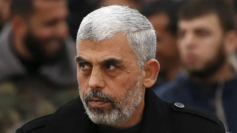 The last footage of Sinwar, days before he was eliminated | Israel ...