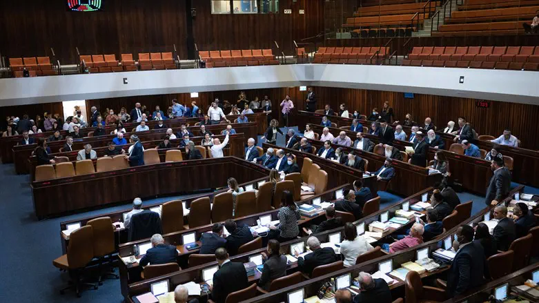 Chaos in the Knesset: Right-wing MKs ejected | Israel National News