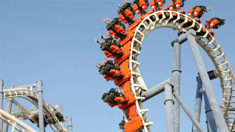 Watch: Dummies fall out of roller coaster train during test run ...