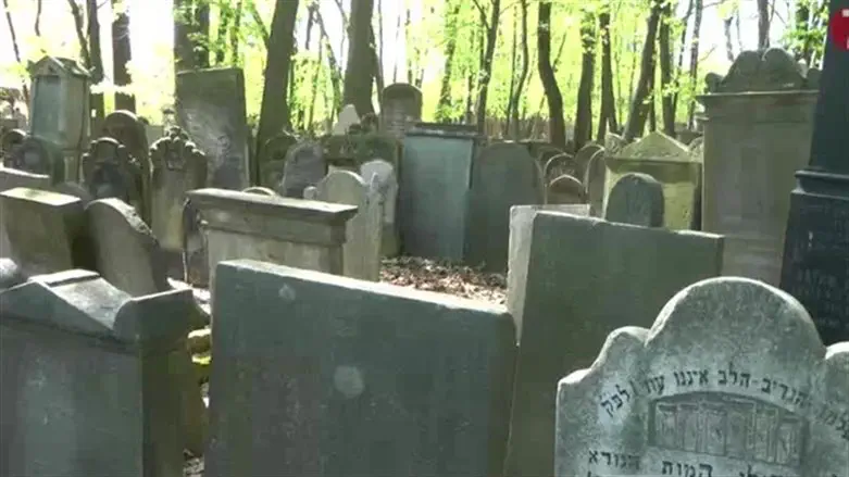 Poland: Suspect arrested for defiling grave of Beis Yaakov founder ...