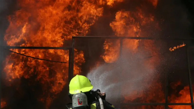 Massive explosion heard before London tower engulfed in flames | Israel ...