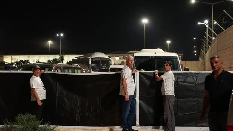 Activists block path of Gaza laborers to protest Hamas hostages ...