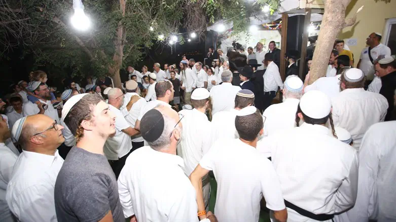 Watch: Kaliver Rebbe leads 'Shema Yisrael' prayer | Israel National News