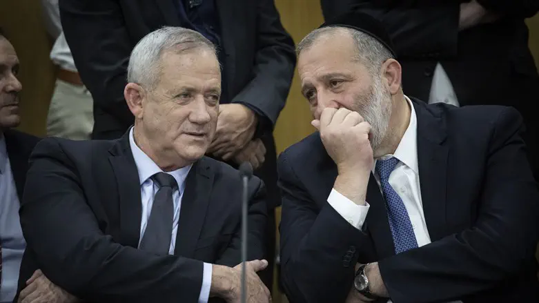 Gantz, Deri and Aharon Barak working towards compromise on judicial ...