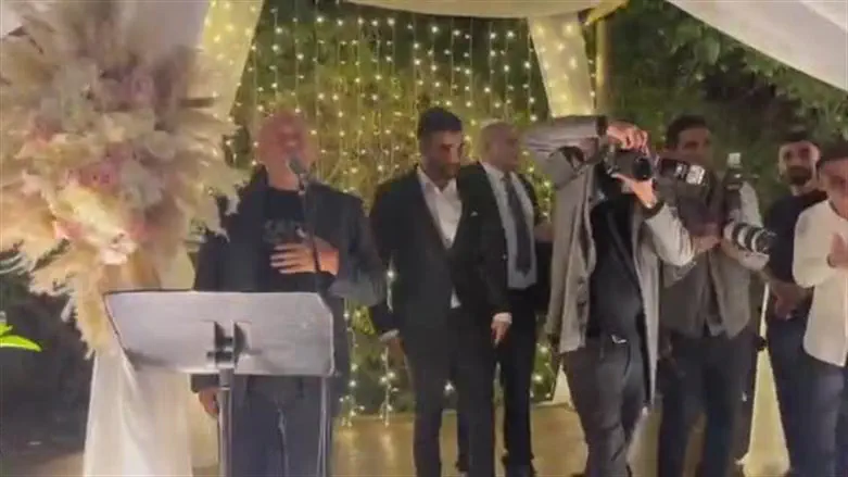 Israeli singer surprises ex-wife's son at wedding | Israel National News