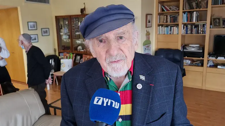 World’s oldest journalist Walter Bingham celebrates 99th birthday ...