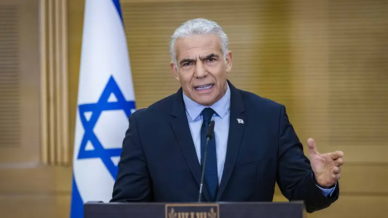 Lapid slams Netanyahu for eating in non-kosher restaurant in London ...