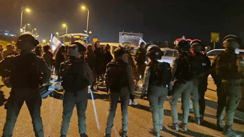 Hundreds protest at entrance to Huwara | Israel National News