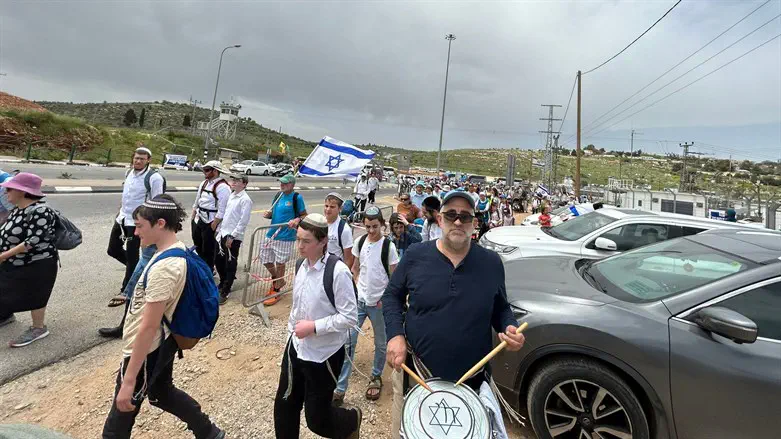 Thousands, including 7 ministers, march to Samarian community of ...