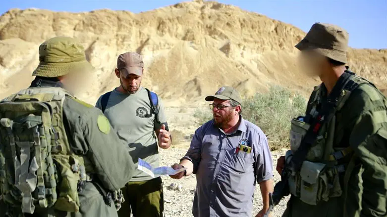 Israel Dog Unit holds joint exercise with IAF | Israel National News