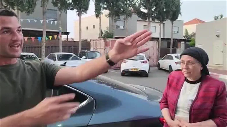 Rocket shrapnel strikes minister's car in Sderot | Israel National News