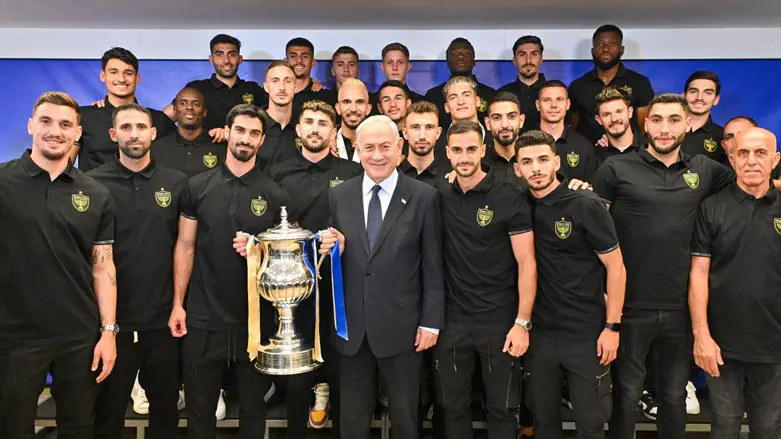 Netanyahu hosts Beitar Jerusalem team members after state cup win ...