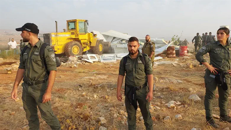 Residents shocked: Forces destroy Jewish houses in A'ira Shahar ...