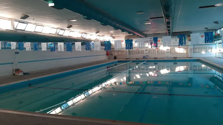 Kiryat Arba residents demand mixed-gender swimming at local pool ...