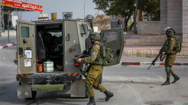 Two IDF soldiers injured in explosion at Nitzanei Oz Crossing | Israel ...