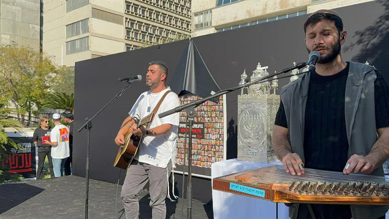 Ishay Ribo's new prayer for the hostages | Israel National News