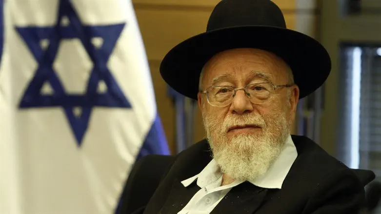 Leading rabbi rules: Humanitarian aid to Gaza - not on Shabbat | Israel ...