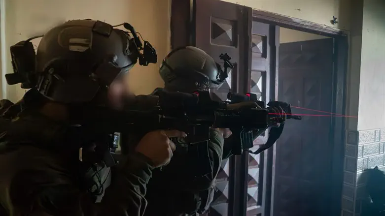 IDF forces raid home of Hamas leader's associate | Israel National News