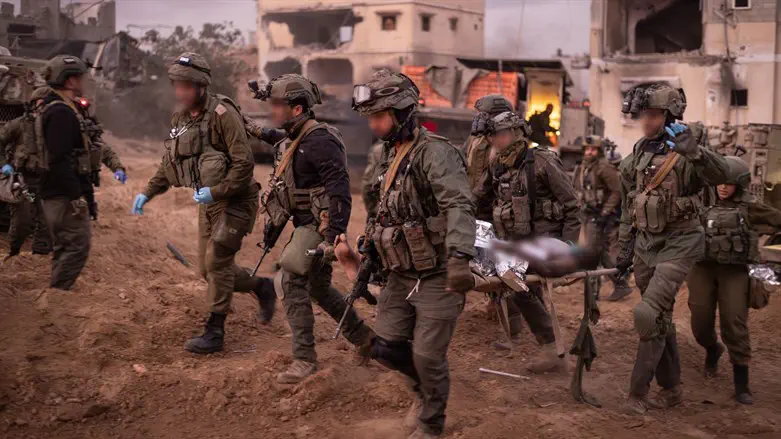 Footage from the battlefield: Wounded soldiers evacuated by air from ...