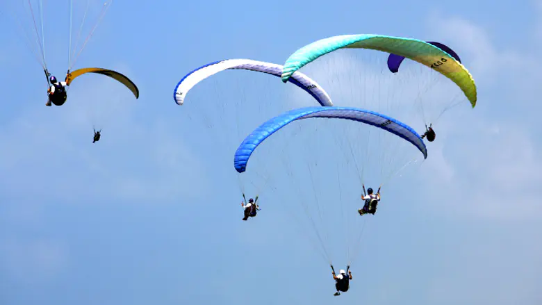 Seamline towns fear infiltration by terrorists on paragliders | Israel ...