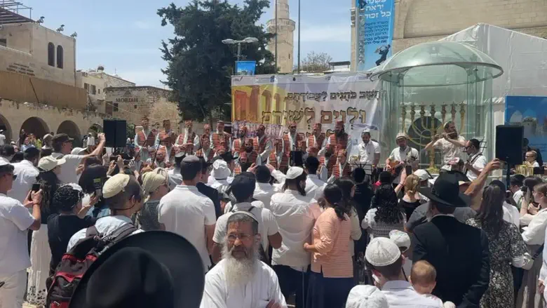 Moving: Levite Choir sings for the hostages' release | Israel National News