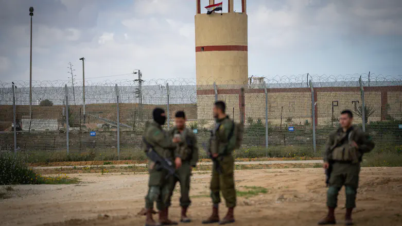4 killed, others hurt, in rocket barrage near Gaza border crossing ...