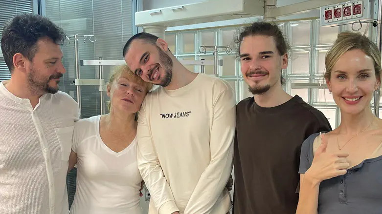 Moving footage: Andrey Kozlov reunites with his parents | Israel ...