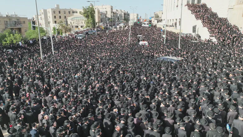 Thousands attend funeral of Grand Rebbe's wife: 'She accepted her ...