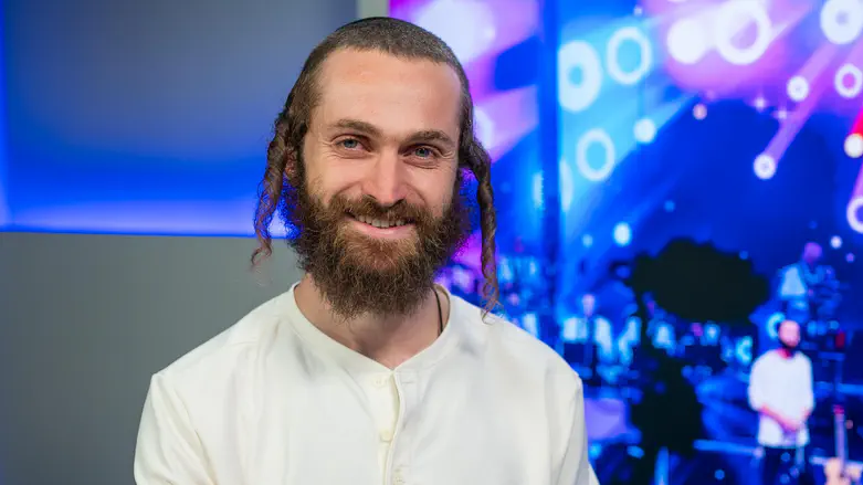 Singer Shmuel Perednick: 'Go to God and ask what prayers to say' | Israel National News