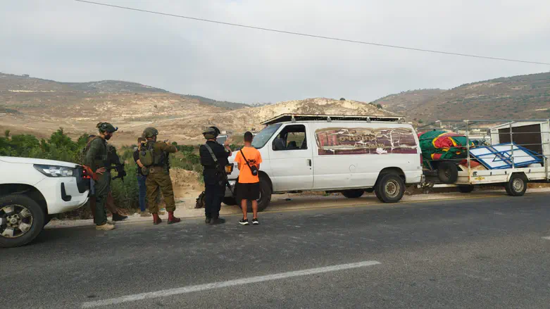 Shooting attack: Three Israelis lightly injured near Shavei Shomron ...
