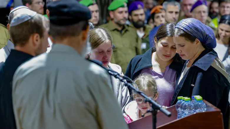 Haredi draft law: Message from Rabbi Goldberg's widow to Rabbi Amar ...