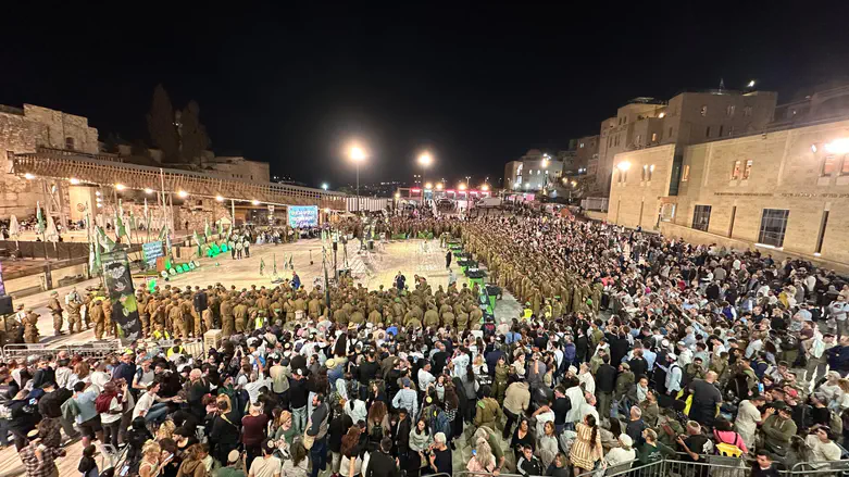 'Hatikva' sung at the Western Wall, during the Nahal Brigade's swearing ...