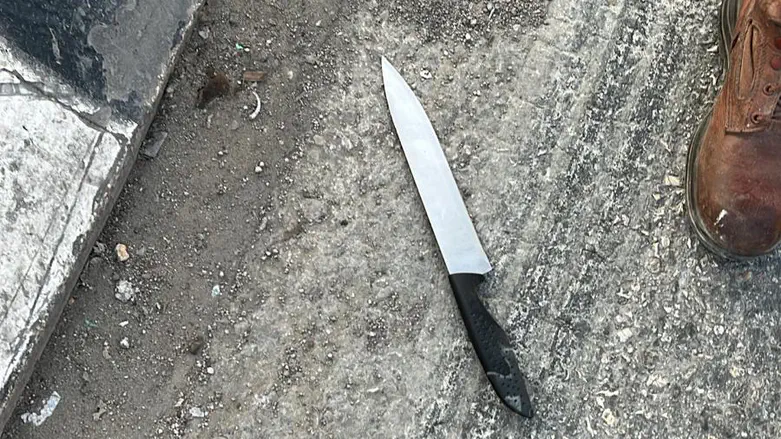 Stabbing attack foiled at entrance to Kibbutz Metzer | Israel National News