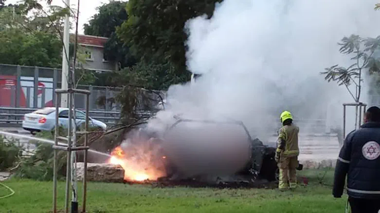 One dead after vehicle explodes in Petah Tikva | Israel National News