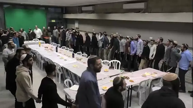 Yeshivat Merkaz Harav students celebrate injured soldier's return ...