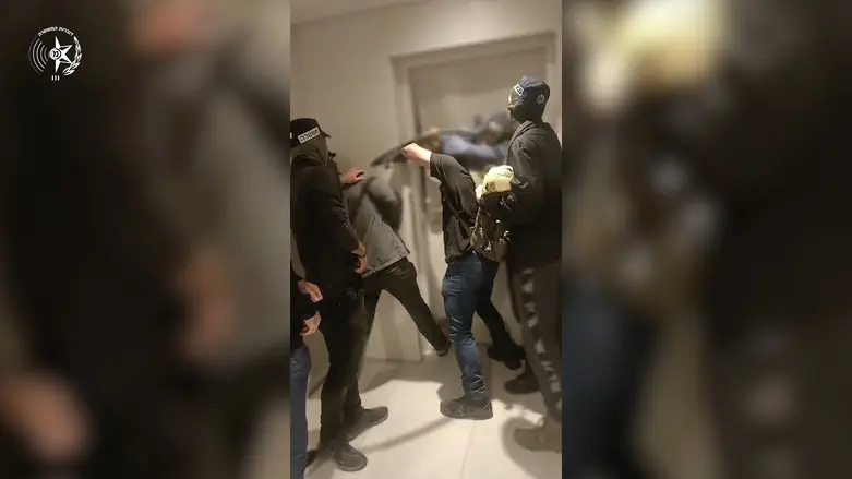 Footage: Border Police officers arrest four shooting suspects | Israel ...