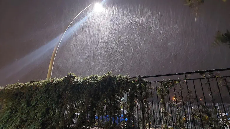 Watch: Light snow in Jerusalem | Israel National News