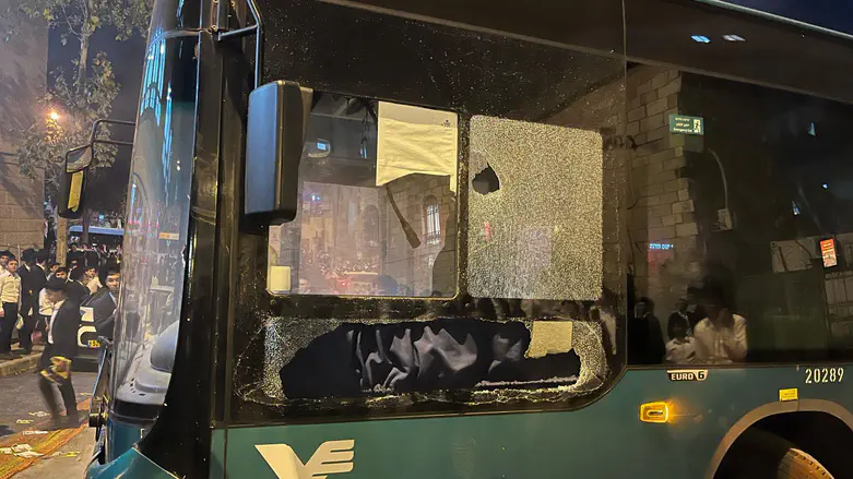 Haredi rioters attack police with rocks at anti-conscription rally ...