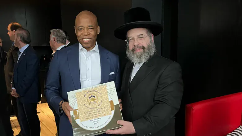 Mayor Adams promises enhanced Passover safety in meeting with Israel ...