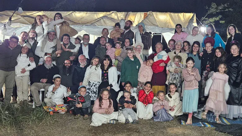 Dozens of families hold Seder at Gaza border | Israel National News