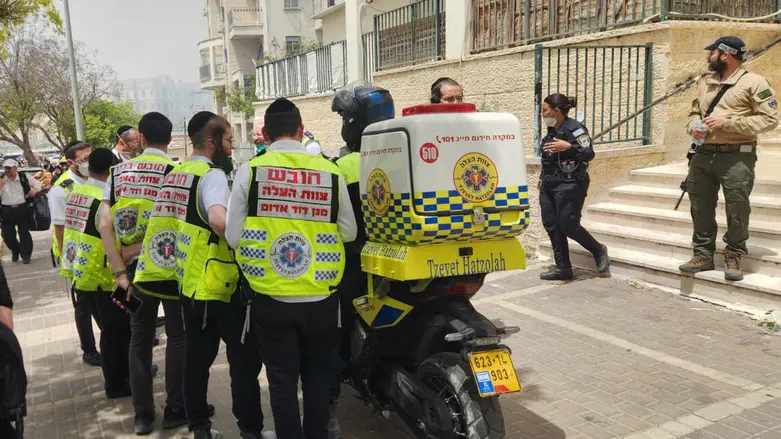 Fire in Ramat Beit Shemesh nearing residents' home | Israel National News