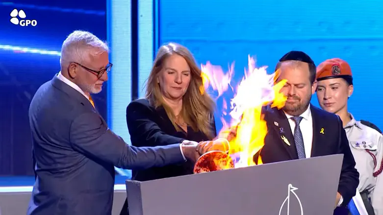 Independence Day: Haredi activist fights tears during torch lighting ...