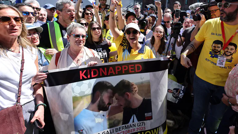 Released hostage Emily Damari receives emotional welcome at Spurs match ...