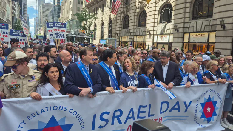 'Bring Them Home!': NY Gov. Kathy Hochul delivers fiery speech at ...