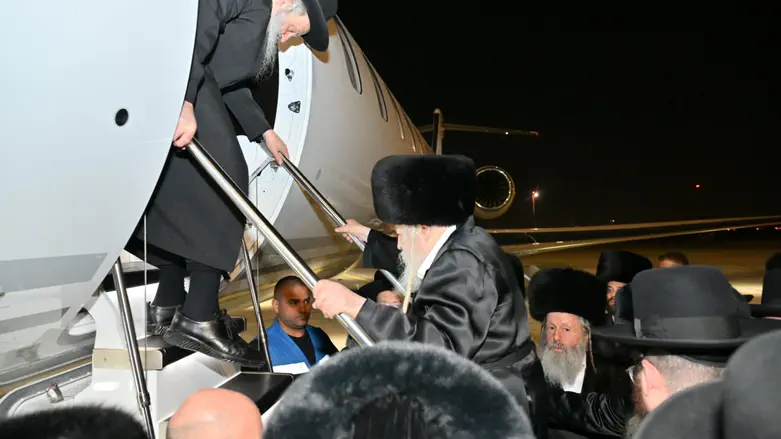 Rebbe of Gur departs on fundraising tour in USA | Israel National News