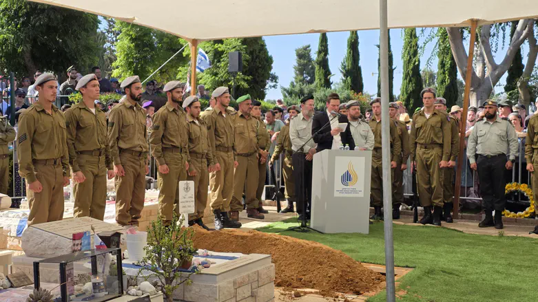 'A warrior and leader': Sergeant Yisrael Natan Rosenfeld is laid to ...
