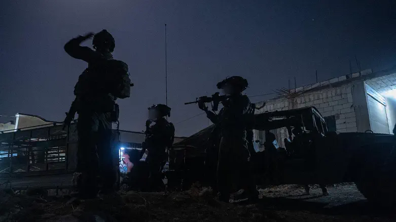 Southern Syria: IDF apprehends weapons dealer in night operation ...